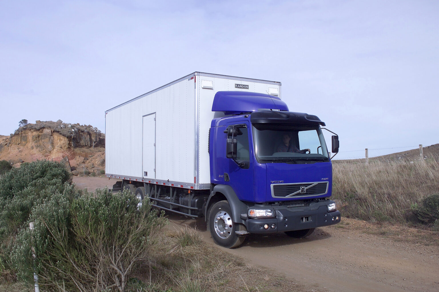 Volvo VM celebra 20 anos de evolução - REVISTA DOS TRANSPORTES