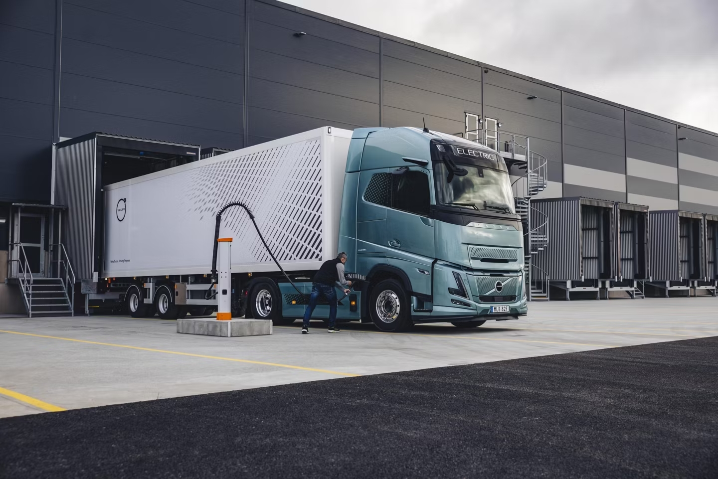 IAA 2024] Novo Volvo elétrico para 600 km - REVISTA DOS TRANSPORTES